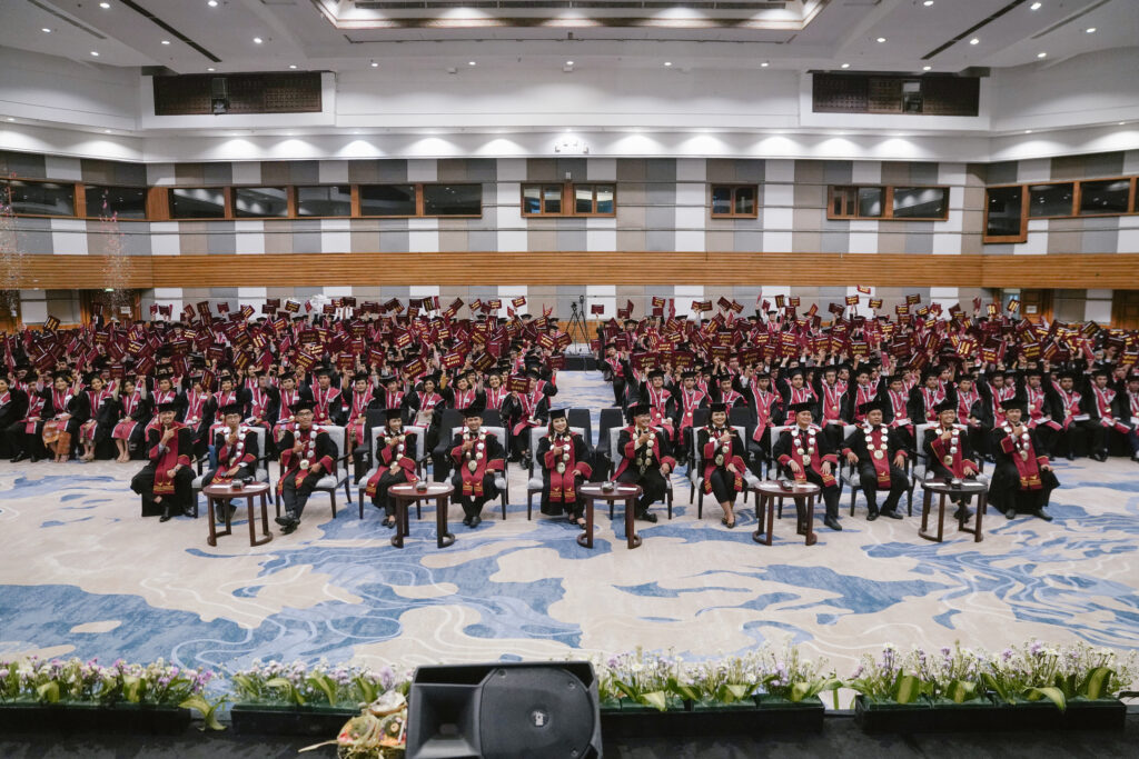 Wisuda XXI: Kampus IT Terbaik di Bali, INSTIKI Cetak 405 Sarjana ...