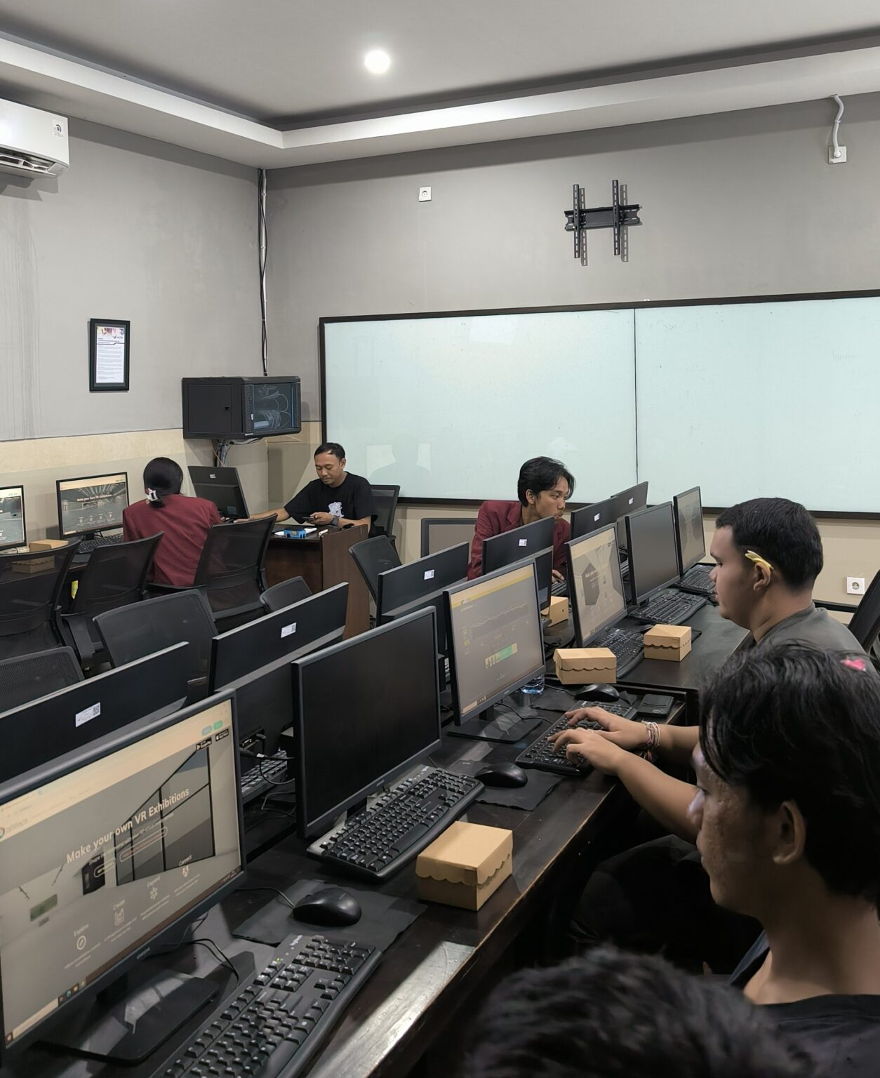 Knowledge Sharing II HIMA-TI INSTIKI, Jelajahi Dunia Virtual untuk Masa ...