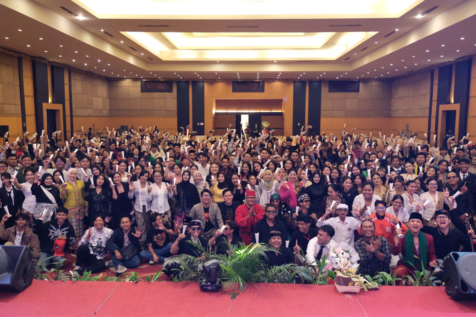 Epic Banget! Yudisium INSTIKI ke-33 Disulap Jadi Panggung Para ...
